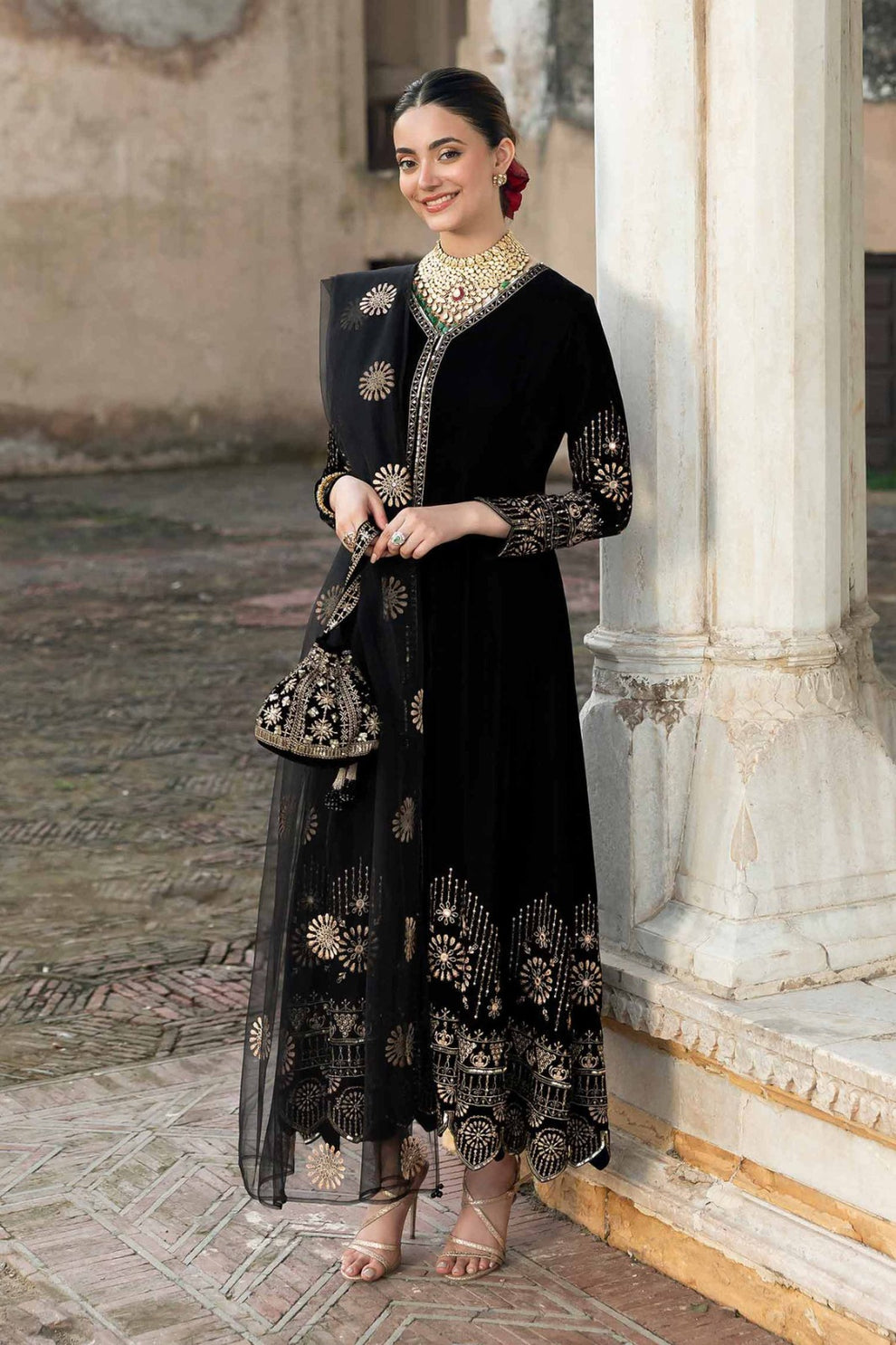 Zainab Chotani ZC-233 Embroidered Velvet Three piece Winter Collection ...